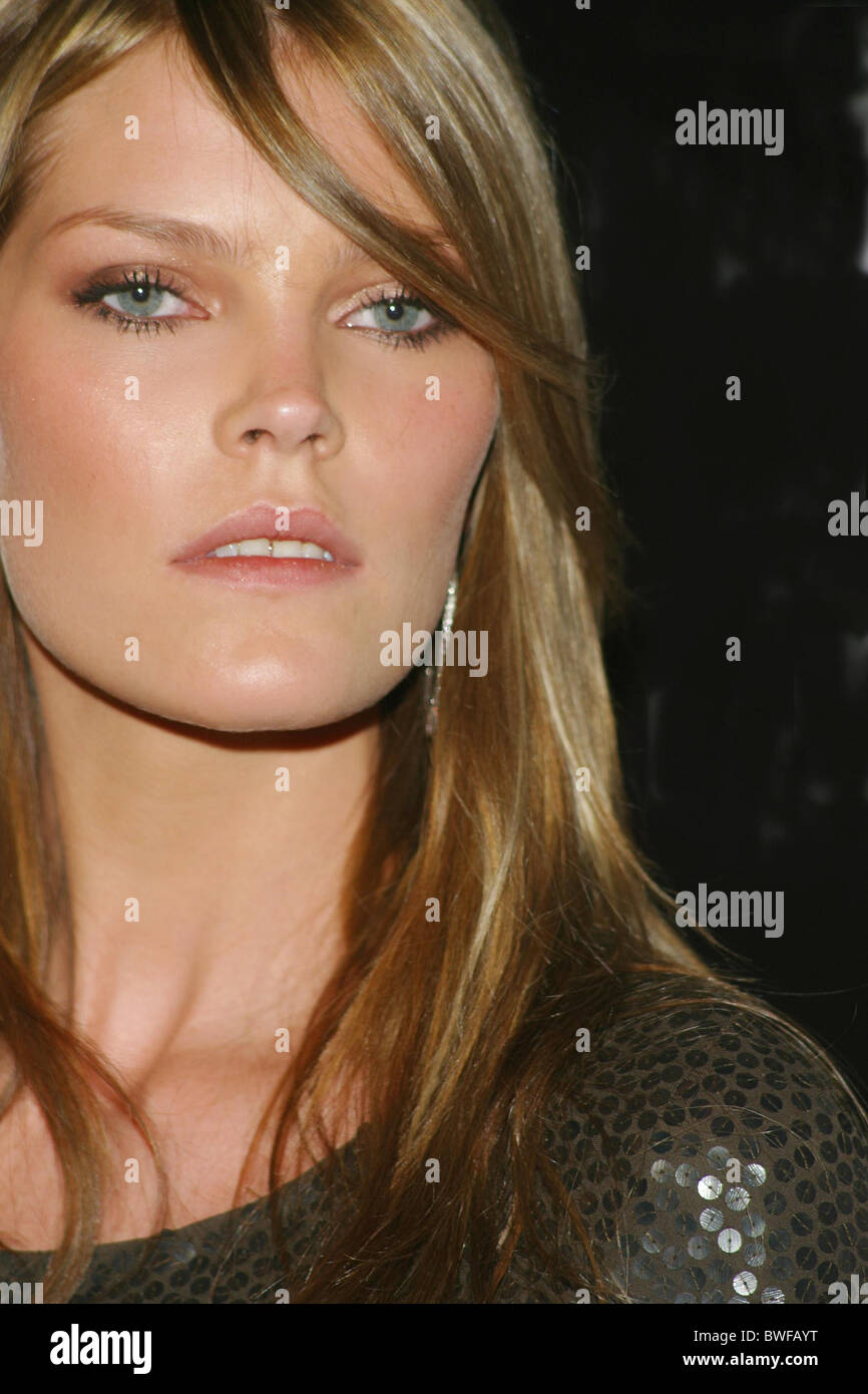 40th anniversary illustrated swimsuit issue hi-res stock photography ...