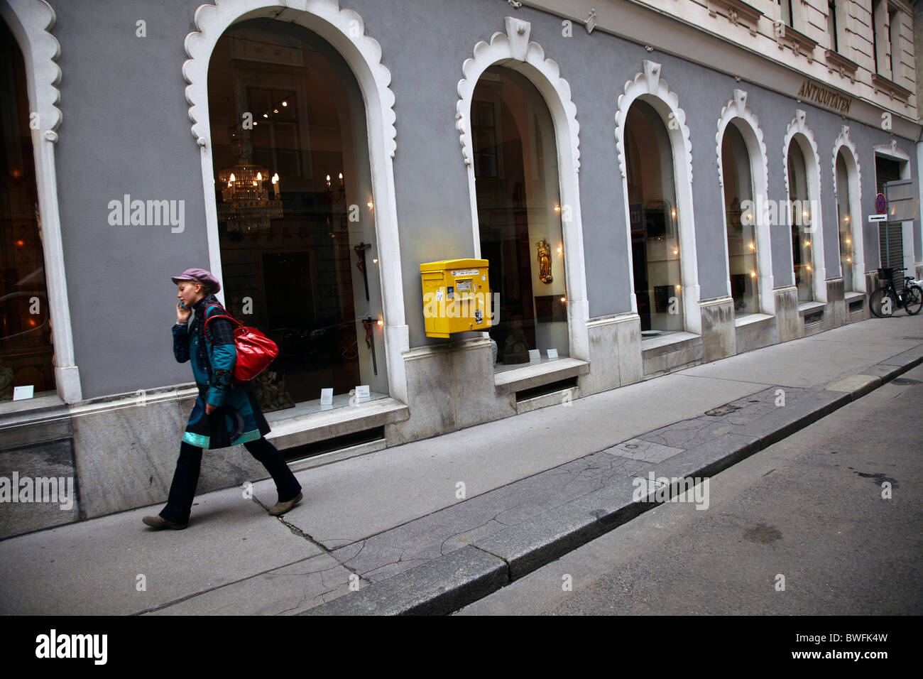 Vienna street scene hi-res stock photography and images - Alamy