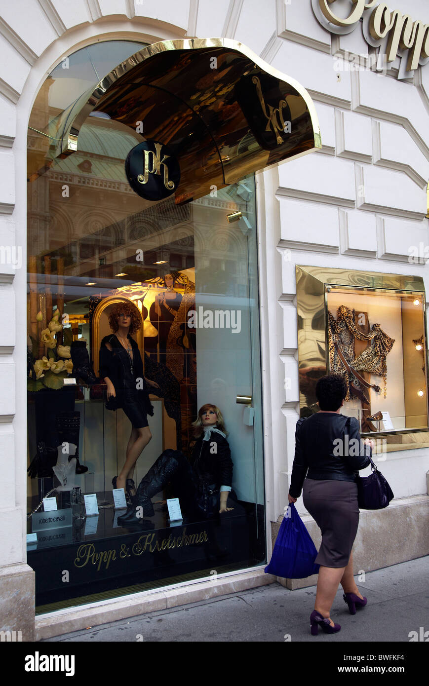 Wien vienna shopping centre hi-res stock photography and images - Alamy