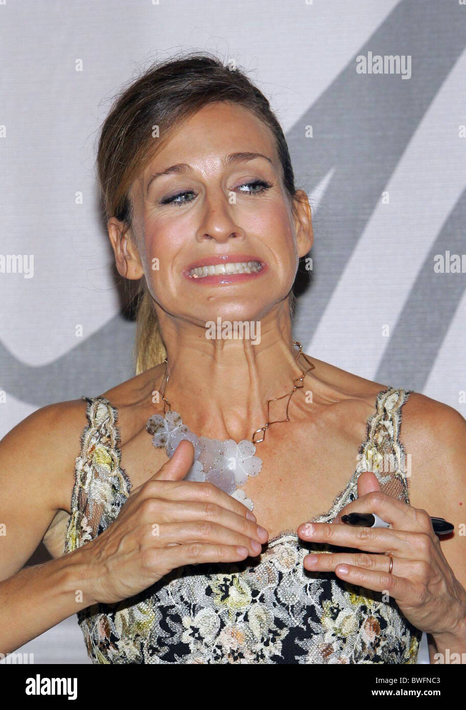 Lovely Sarah Jessica Parker Fragrance Perfume Launch Stock Photo - Alamy