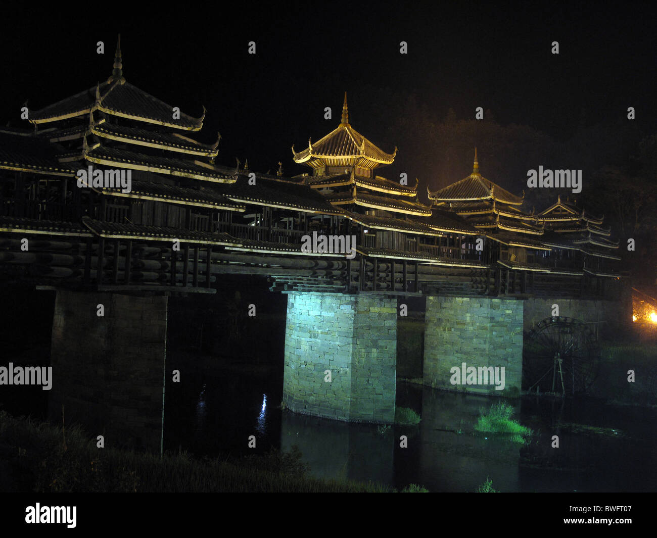 Chengyang wind rain bridge hi-res stock photography and images - Alamy