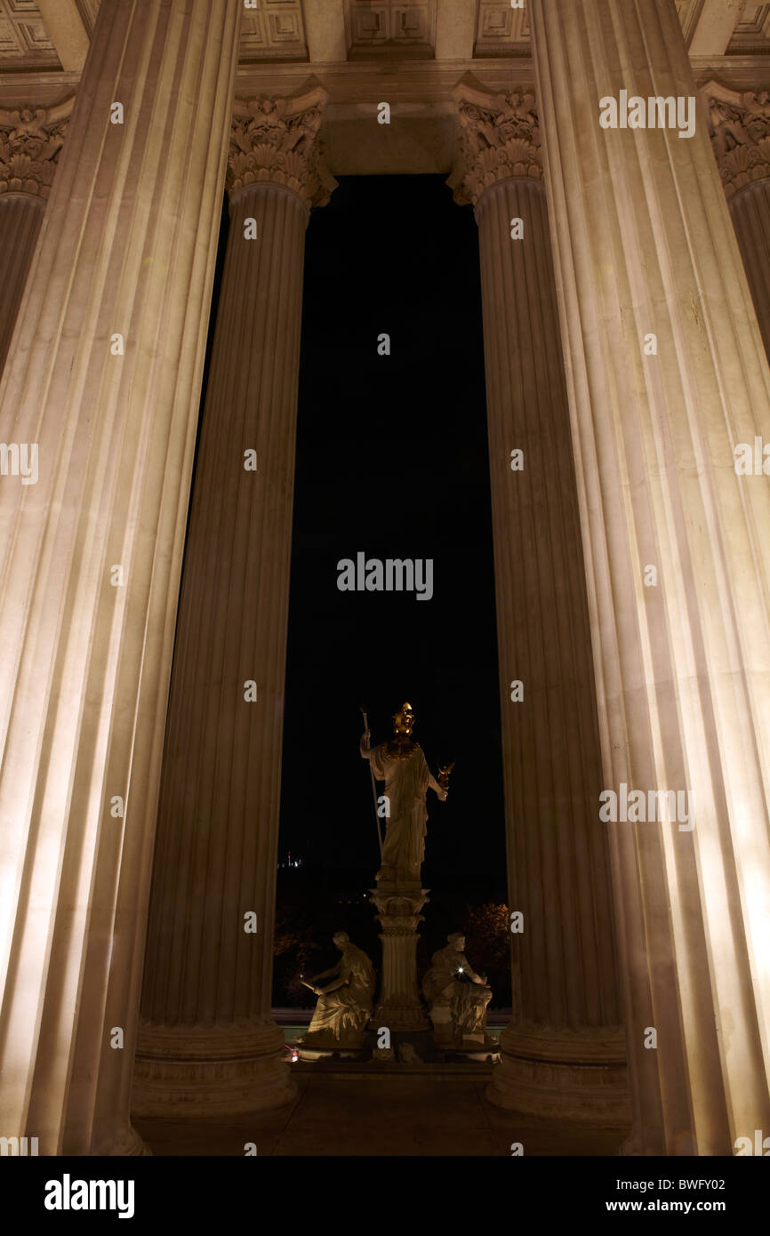 Building pillars hi-res stock photography and images - Alamy