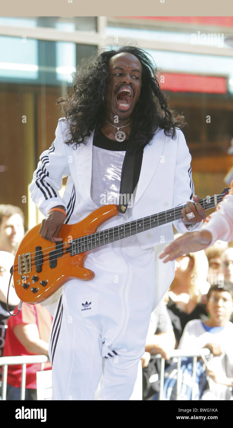 Earth wind fire 2005 hi-res stock photography and images - Alamy