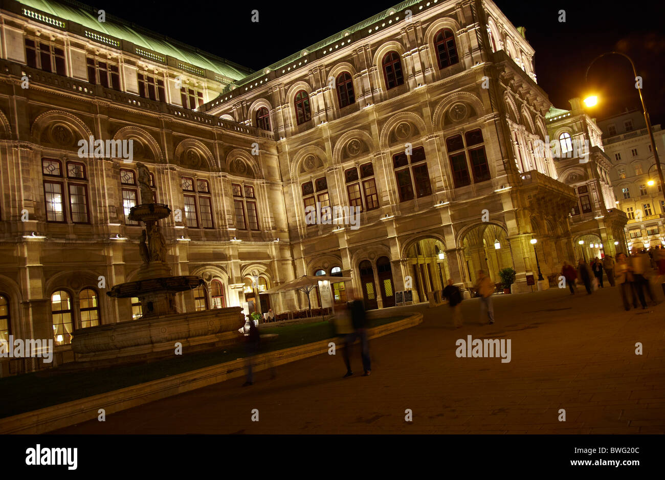 Opera house by night hi-res stock photography and images - Alamy