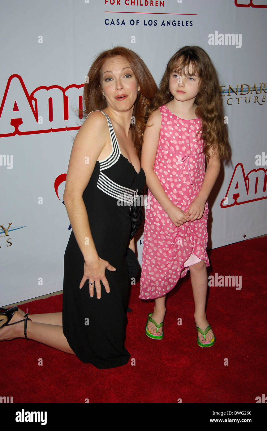 ANNIE Opening Night Stock Photo - Alamy
