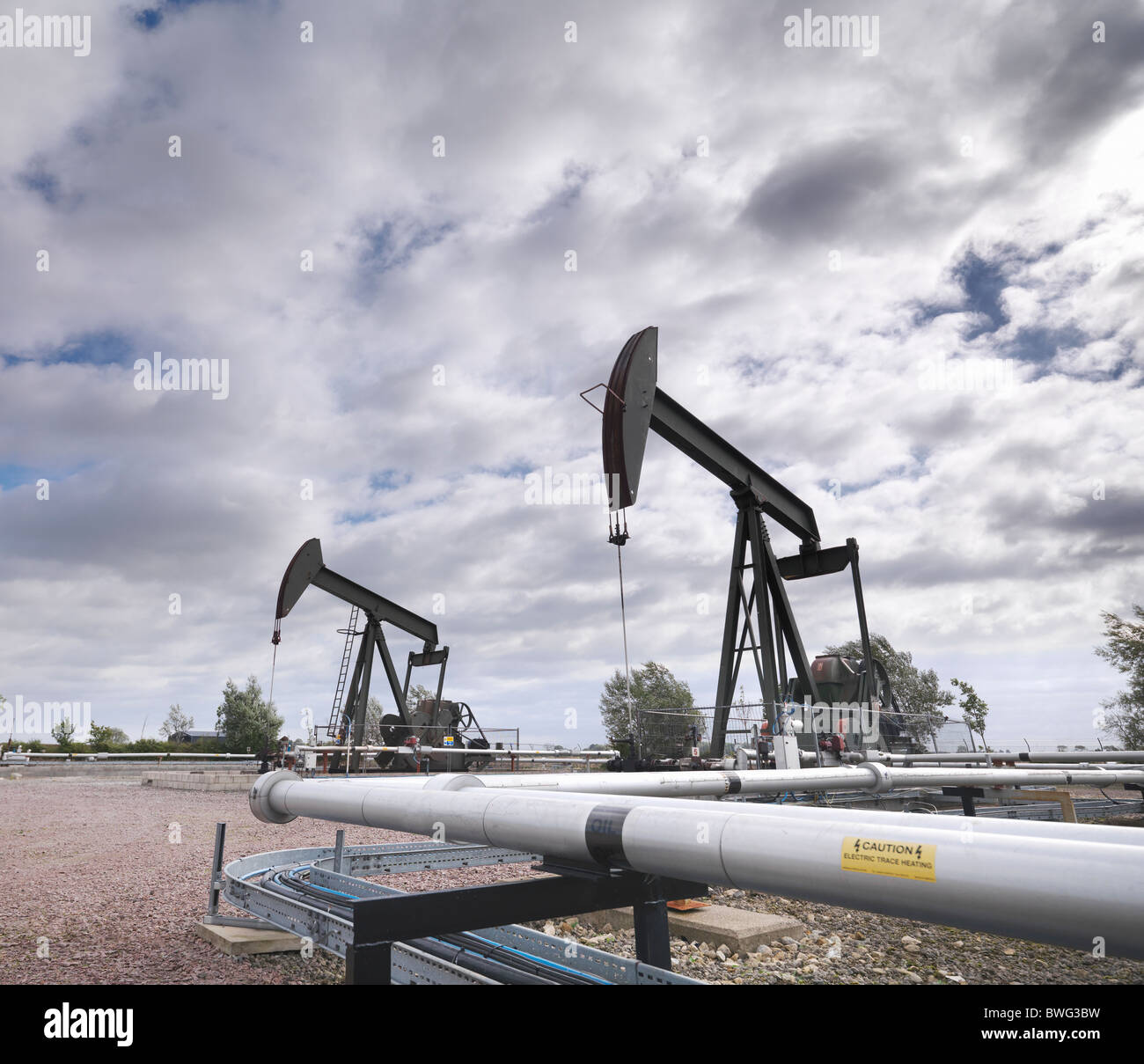 Two oil wells hi-res stock photography and images - Alamy