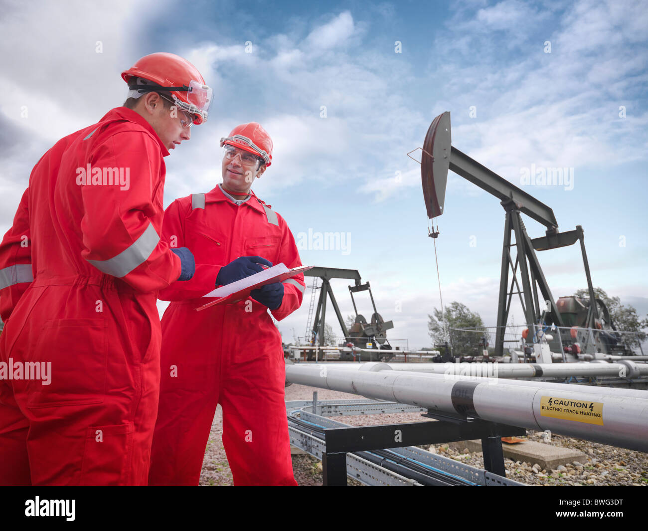 Oil worker hi-res stock photography and images - Alamy