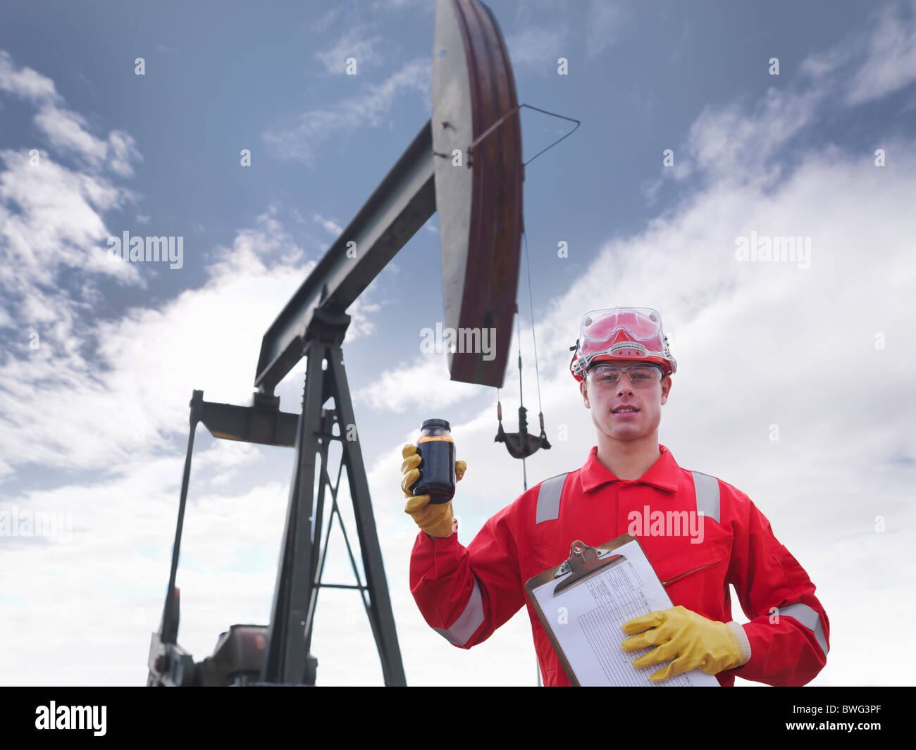 Oil oil well hi-res stock photography and images - Alamy