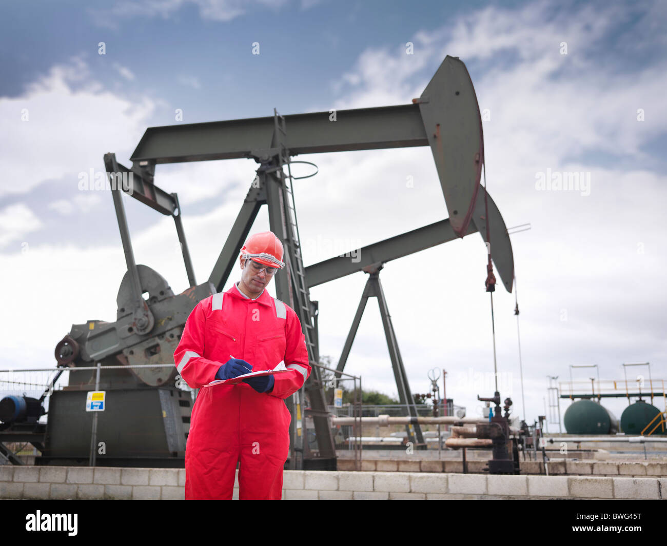 Well Oil Pump Industry High Resolution Stock Photography and Images - Alamy