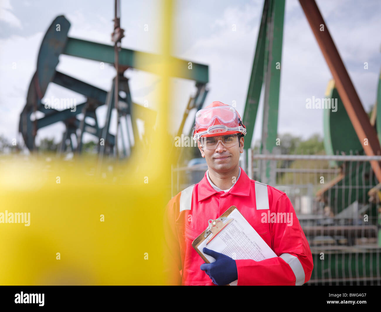 Oil wells hi-res stock photography and images - Alamy