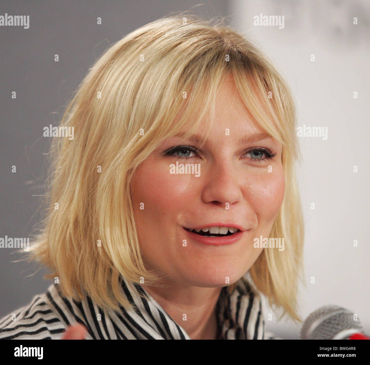 Kirsten dunst elizabethtown hi-res stock photography and images - Alamy