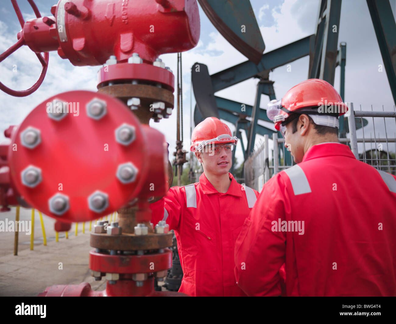 Oil worker hi-res stock photography and images - Alamy