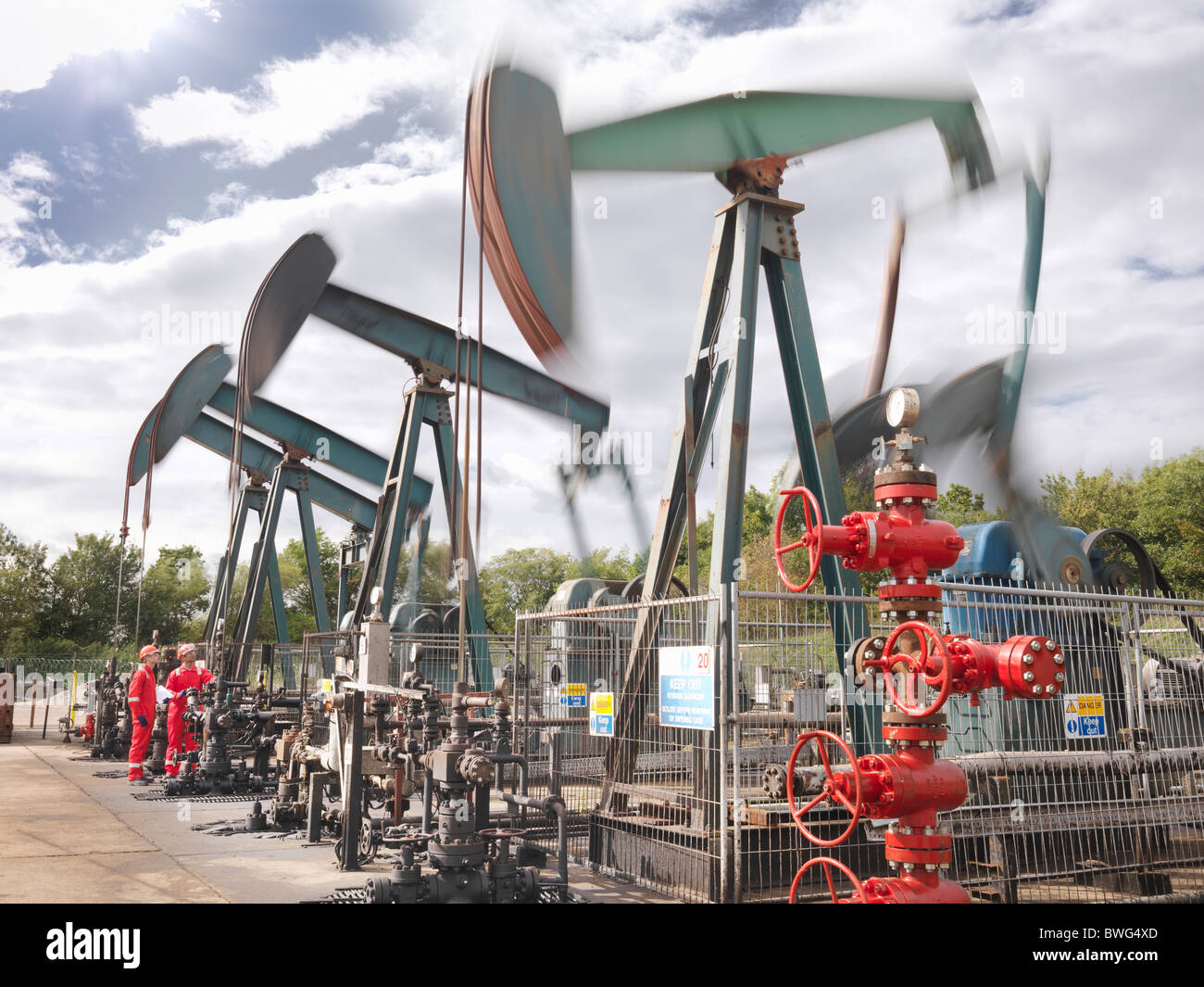 Oil workers hi-res stock photography and images - Alamy