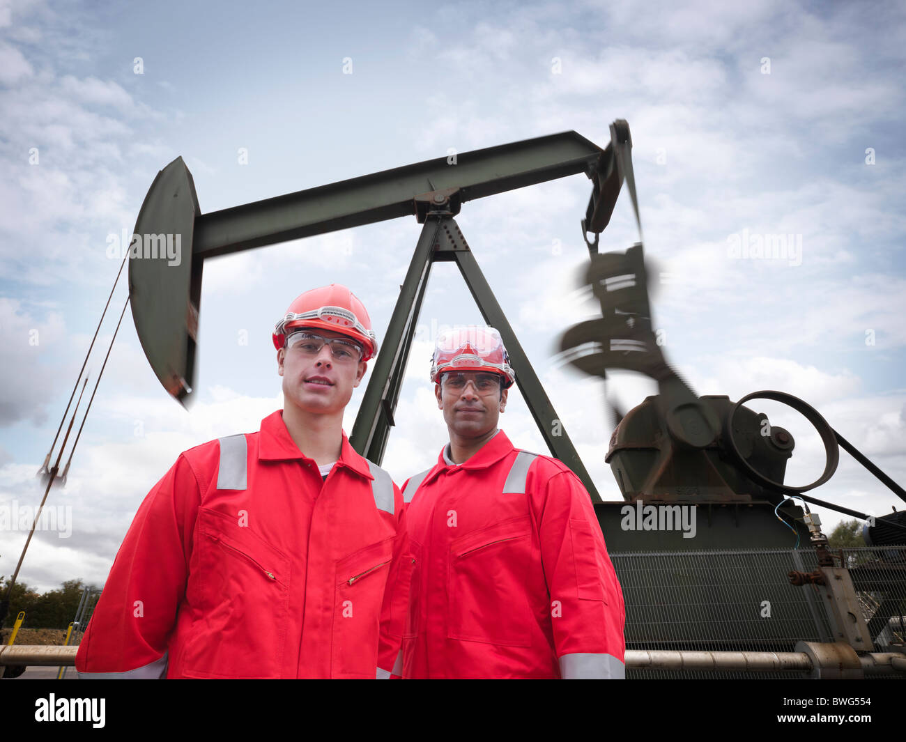 Portrait man in hard hat oil worker hi-res stock photography and images ...
