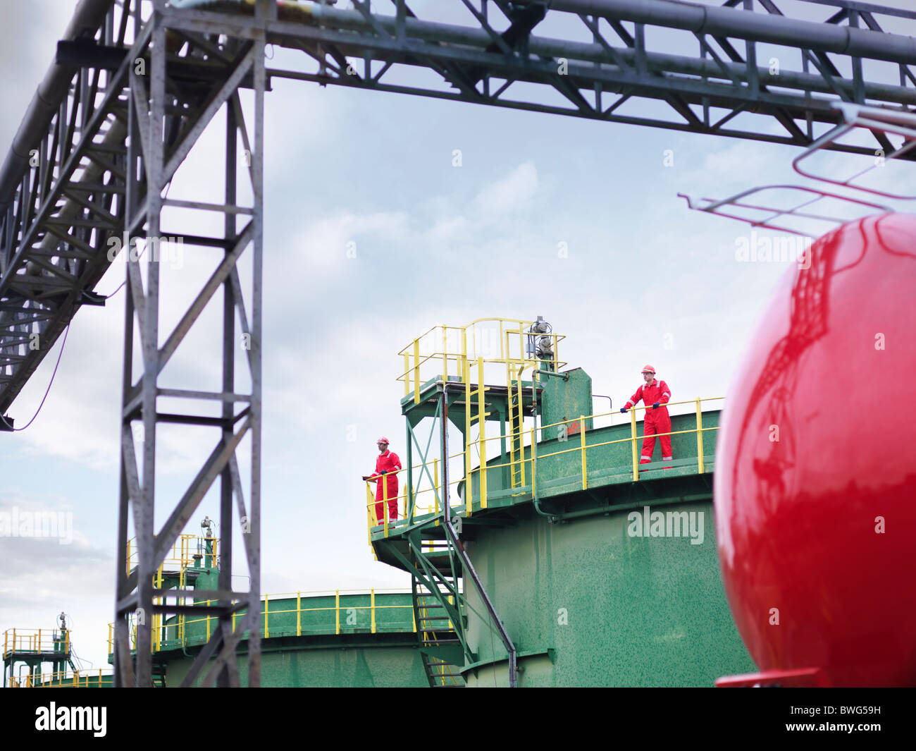 Oil tank and workers hi-res stock photography and images - Alamy