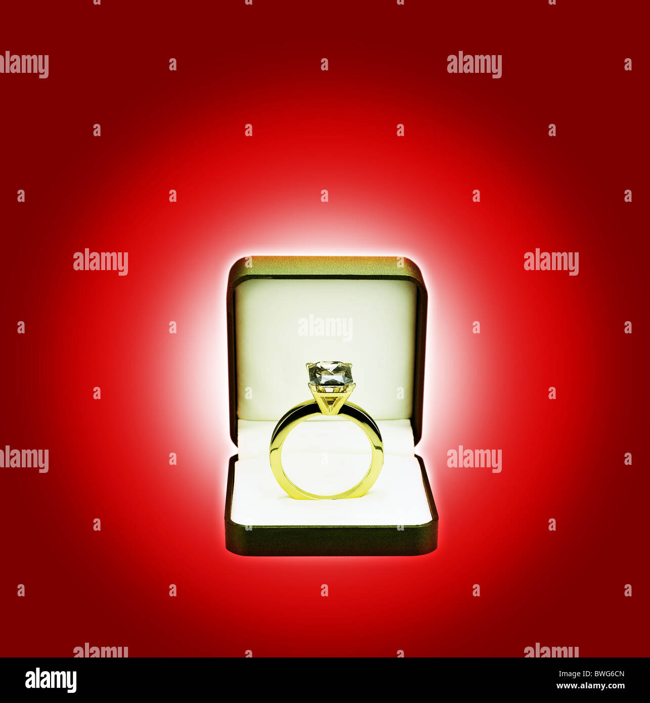 Engagement ring box hi-res stock photography and images - Alamy