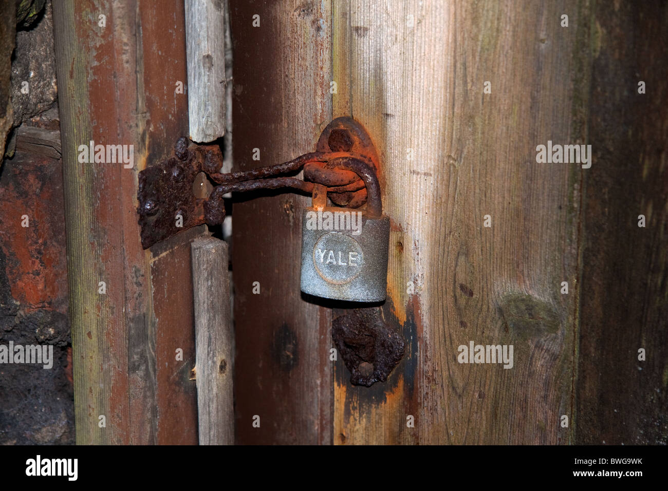 Rusty hasp and padlock Stock Photo - Alamy