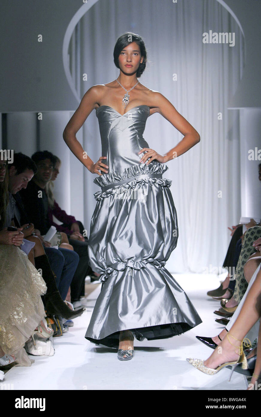 Alvin valley spring summer 2006 fashion show hi-res stock photography ...