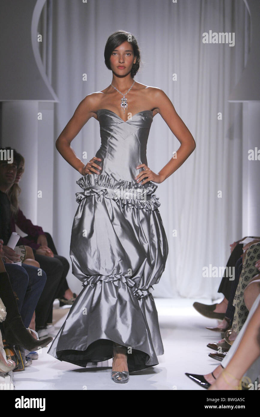 ALVIN VALLEY SPRING/SUMMER 2006 FASHION SHOW Stock Photo - Alamy