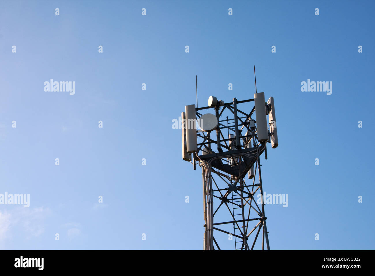 Mobile phone transmitter mast Stock Photo - Alamy