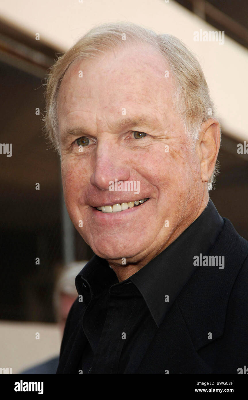 Star on the Hollywood Walk of Fame for Wayne Rogers Stock Photo - Alamy