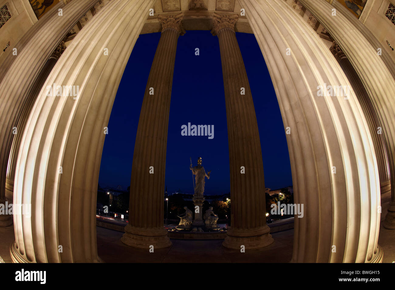 Pillars of building hi-res stock photography and images - Alamy