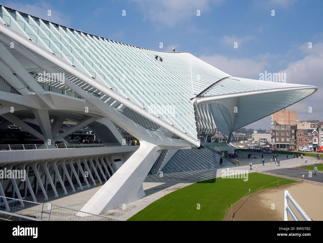 Exterior view, Gare de Liège-Guillemins, architect Santiago Calatrava ...