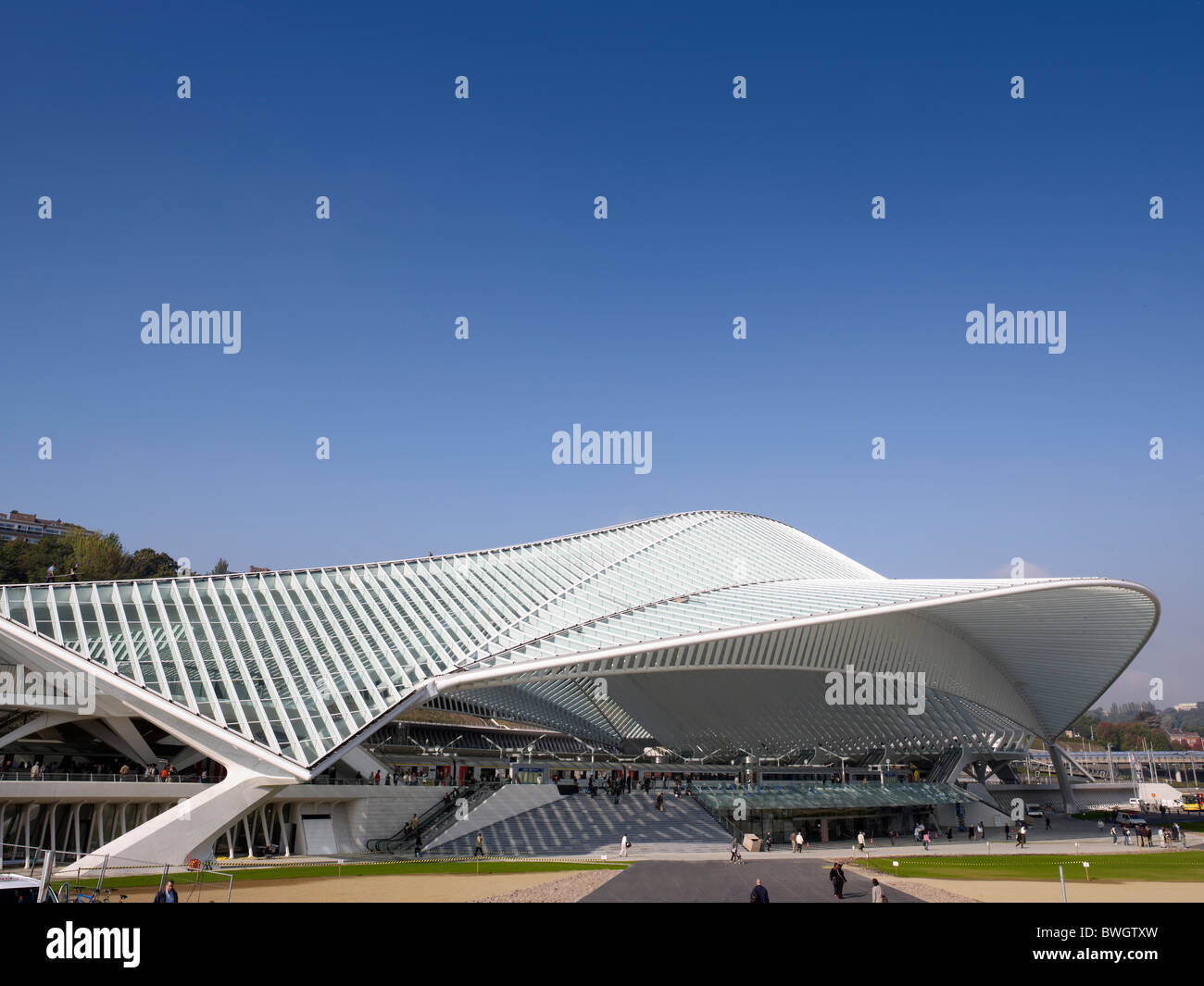 Exterior view, Gare de Liège-Guillemins, architect Santiago Calatrava ...