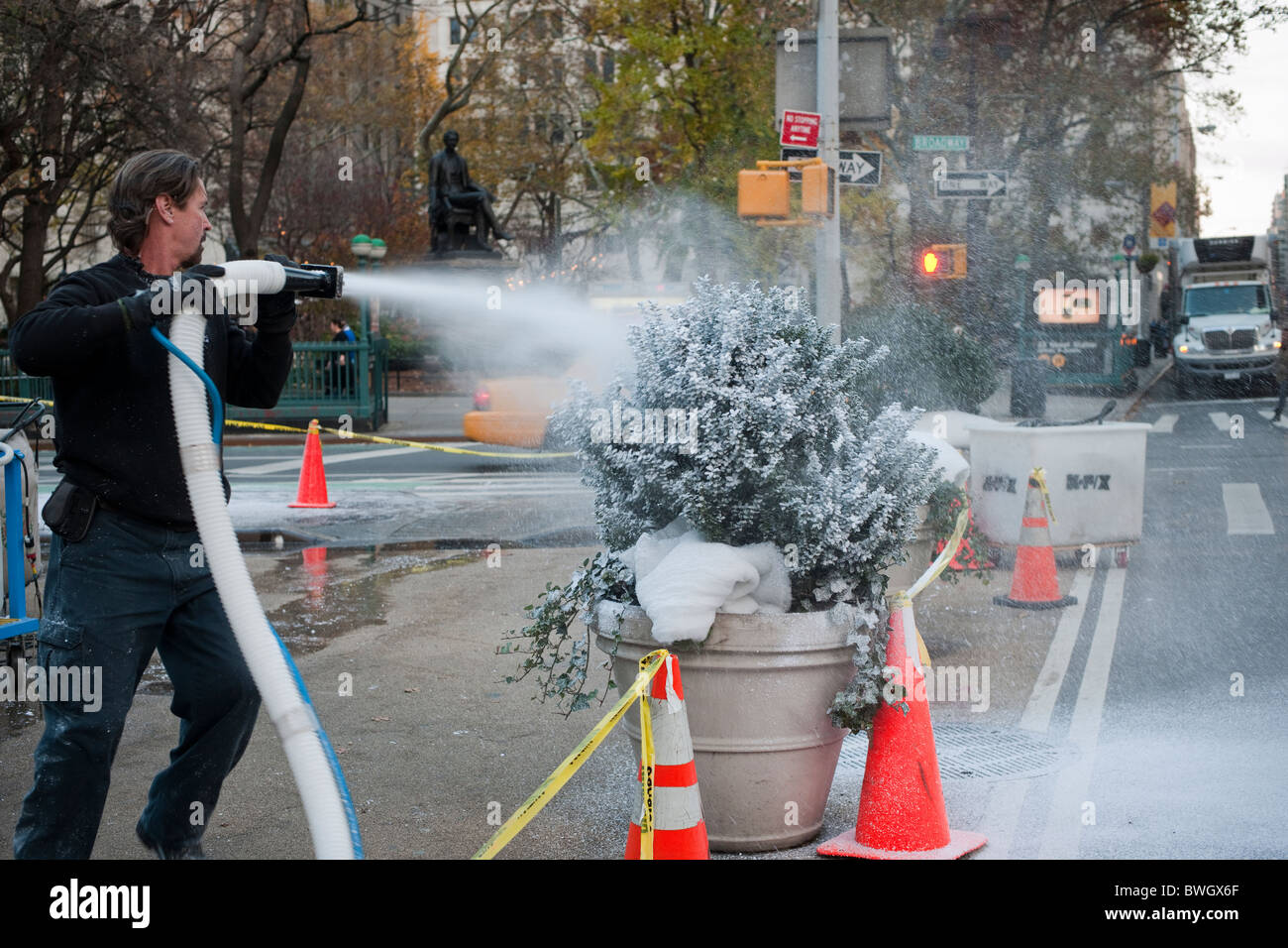 Snow spray film set location hi-res stock photography and images - Alamy