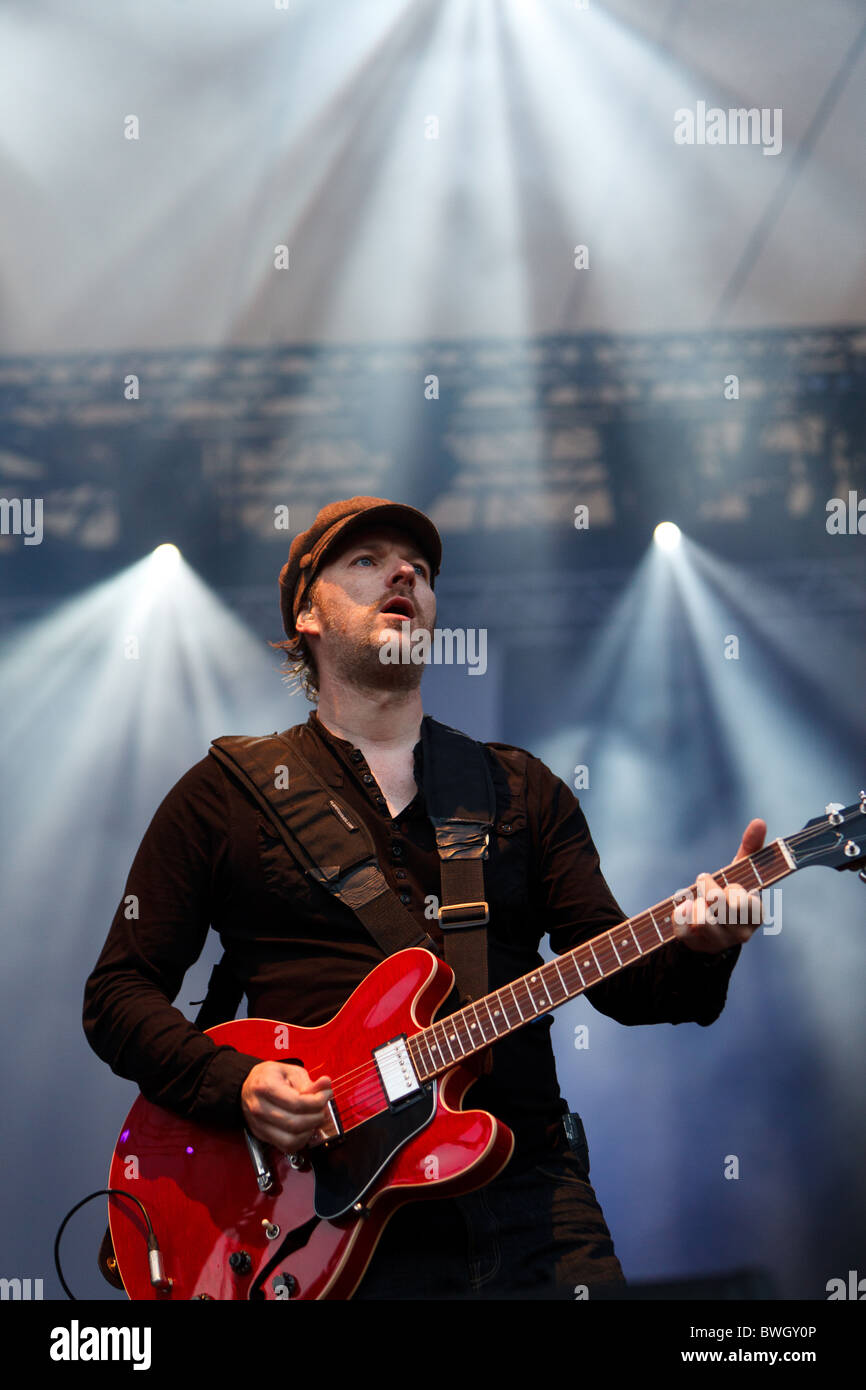 Jez Williams plays lead guitar and sings backing vocals with the band ...