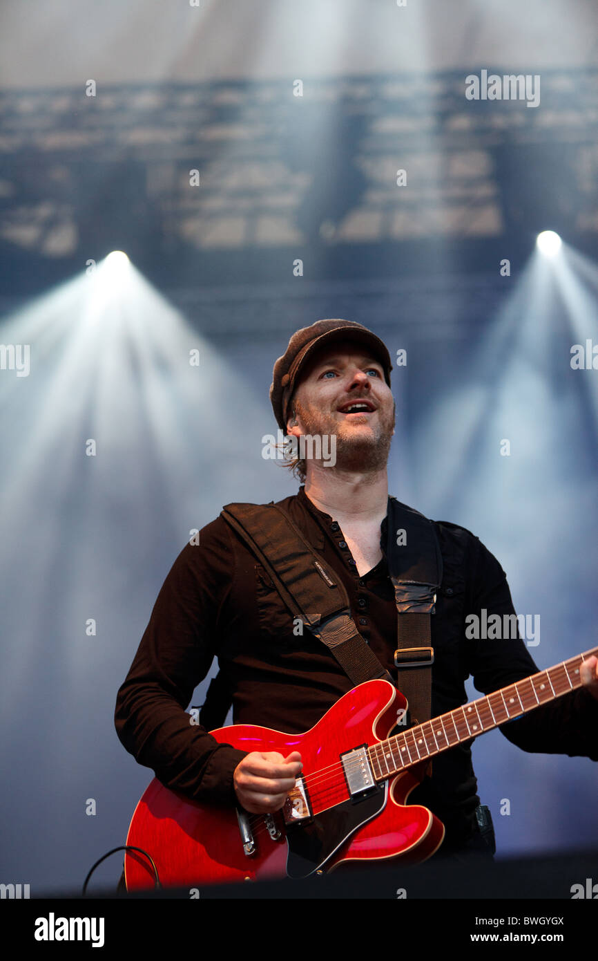 Jez williams doves hi-res stock photography and images - Alamy