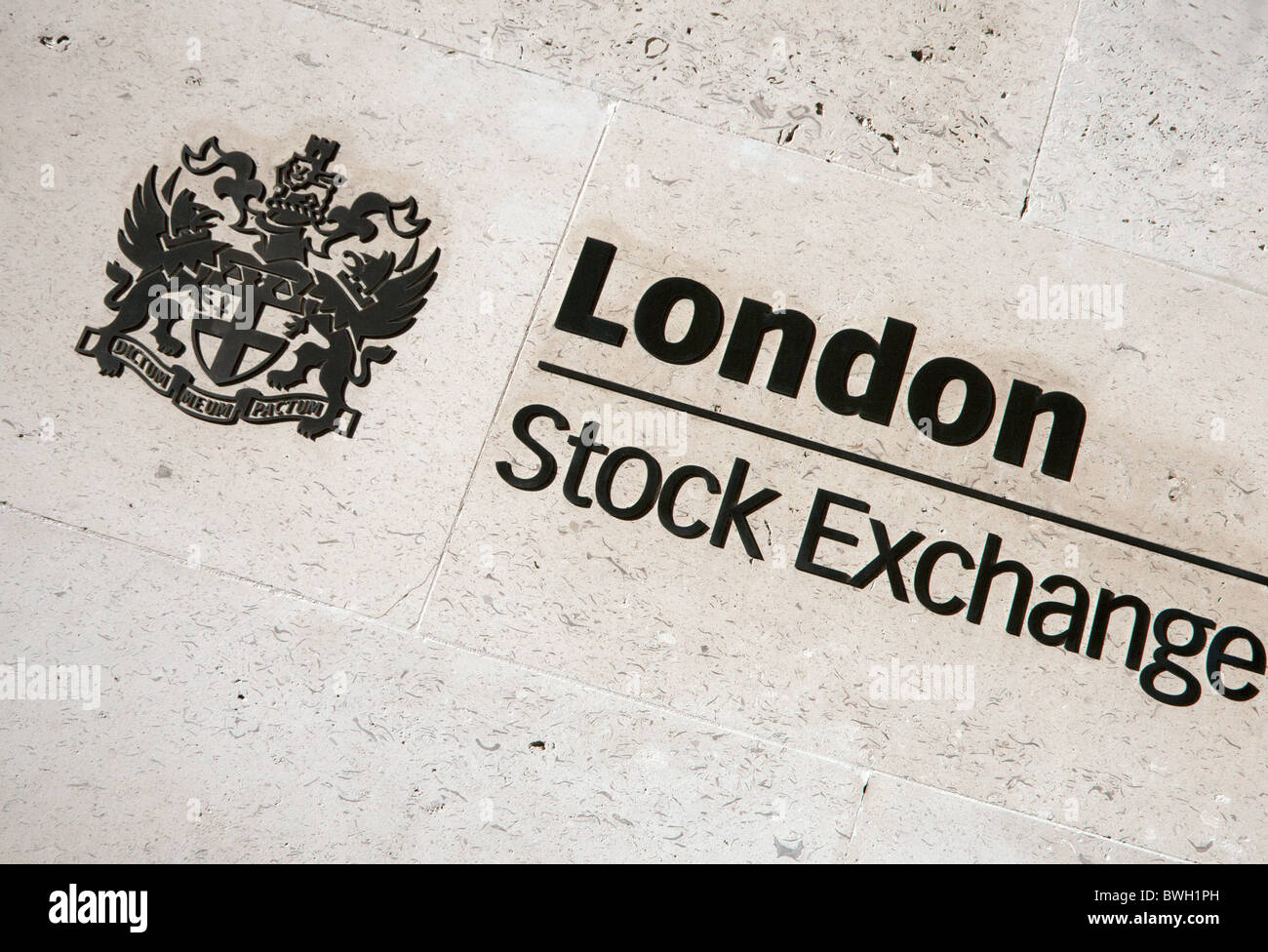 Sign by entrance to London Stock Exchange Stock Photo - Alamy