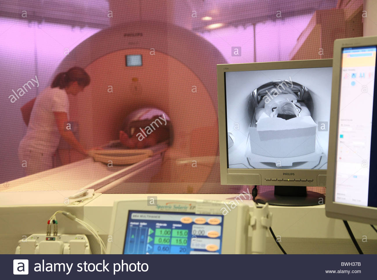 Magnetresonanztomographie High Resolution Stock Photography and Images ...