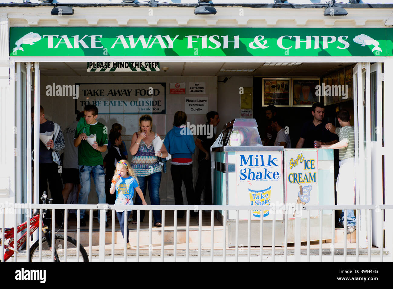 Take away fish and chip shop hi-res stock photography and images - Alamy