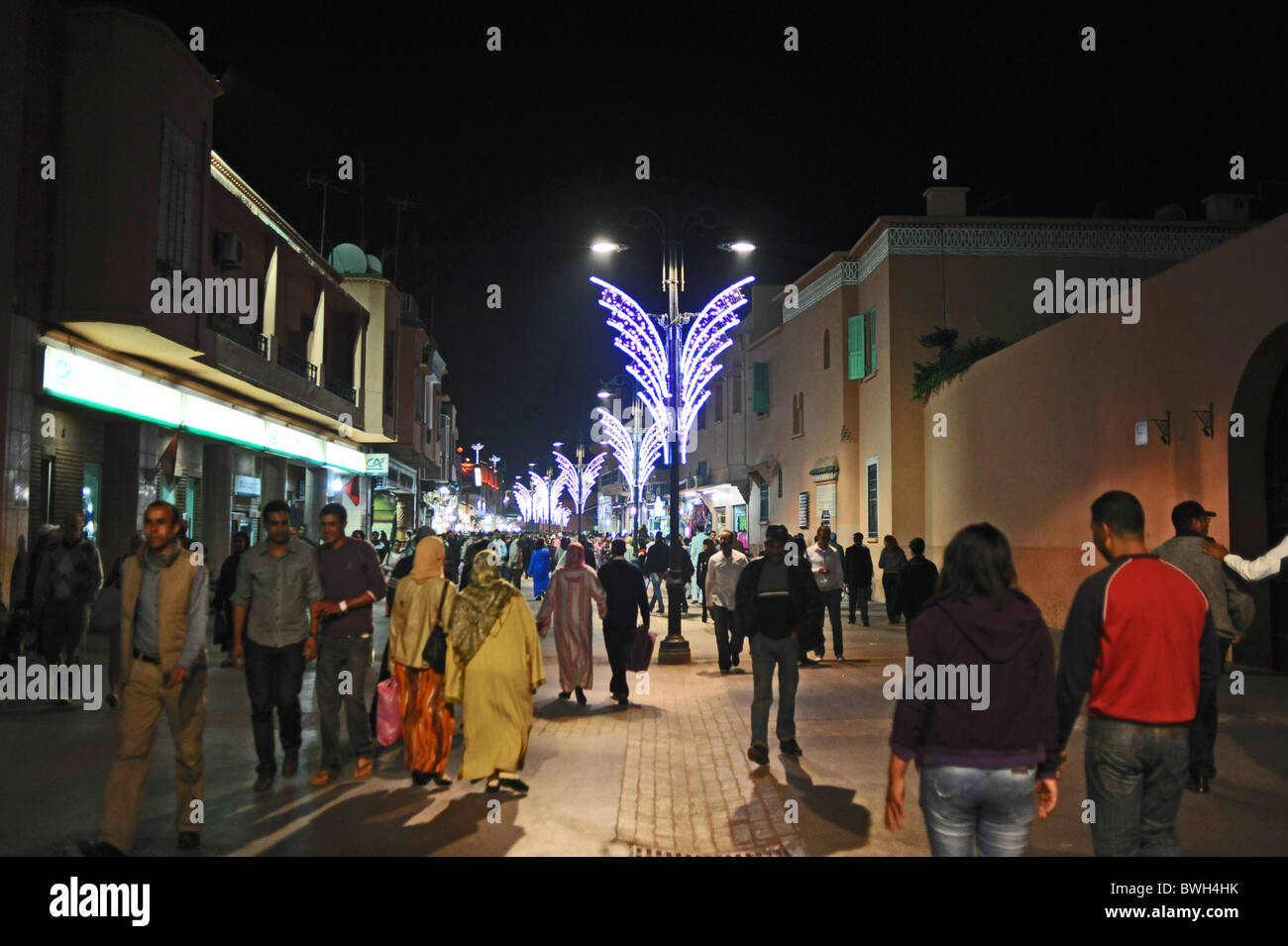 Modern streets hi-res stock photography and images - Alamy