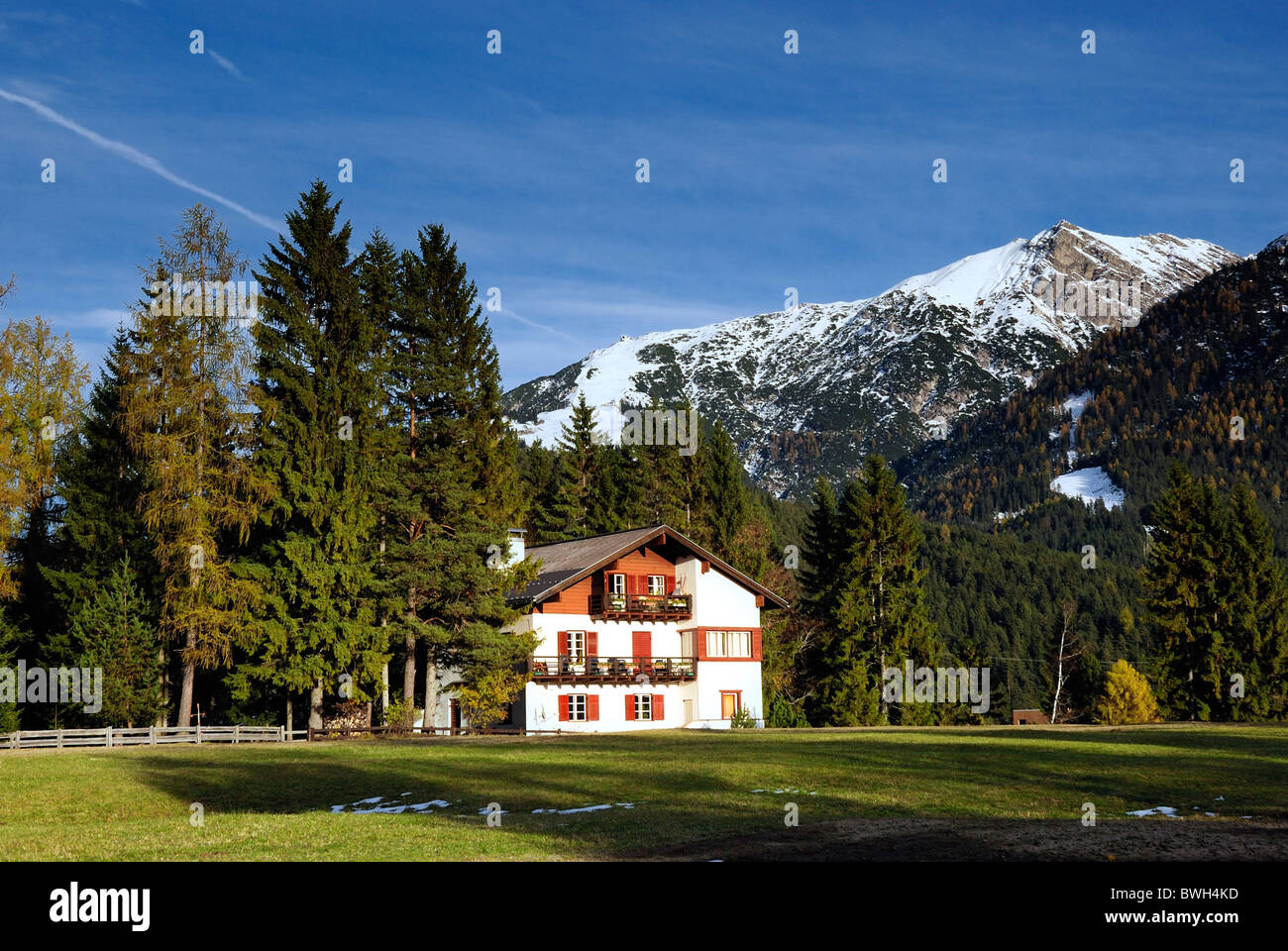 Alpine chalet hi-res stock photography and images - Alamy
