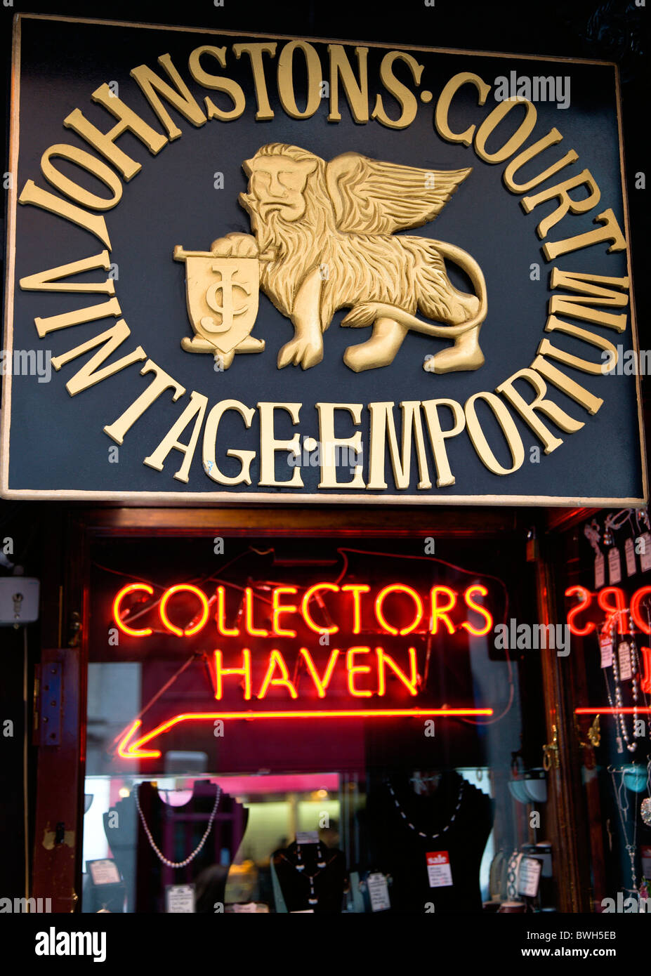 Collectors sign hi-res stock photography and images - Alamy