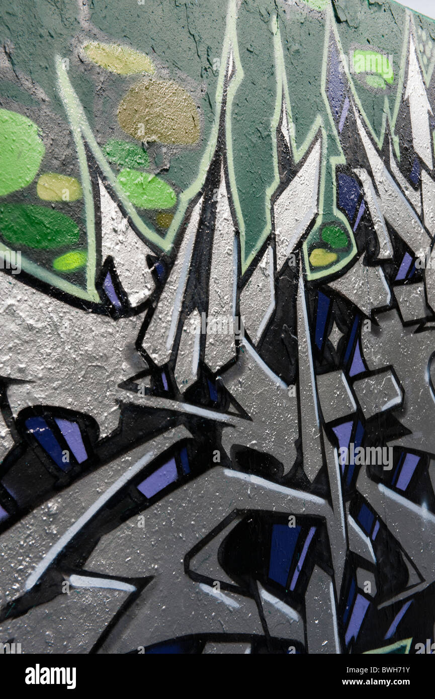 Silver Graffiti Stock Photos & Silver Graffiti Stock Images - Alamy