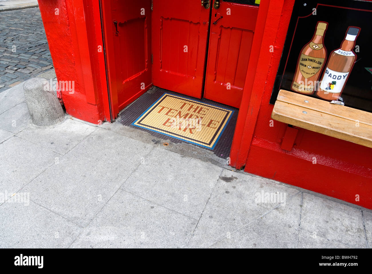 Ireland, County Dublin, Dublin City, Temple Bar traditional Irish ...