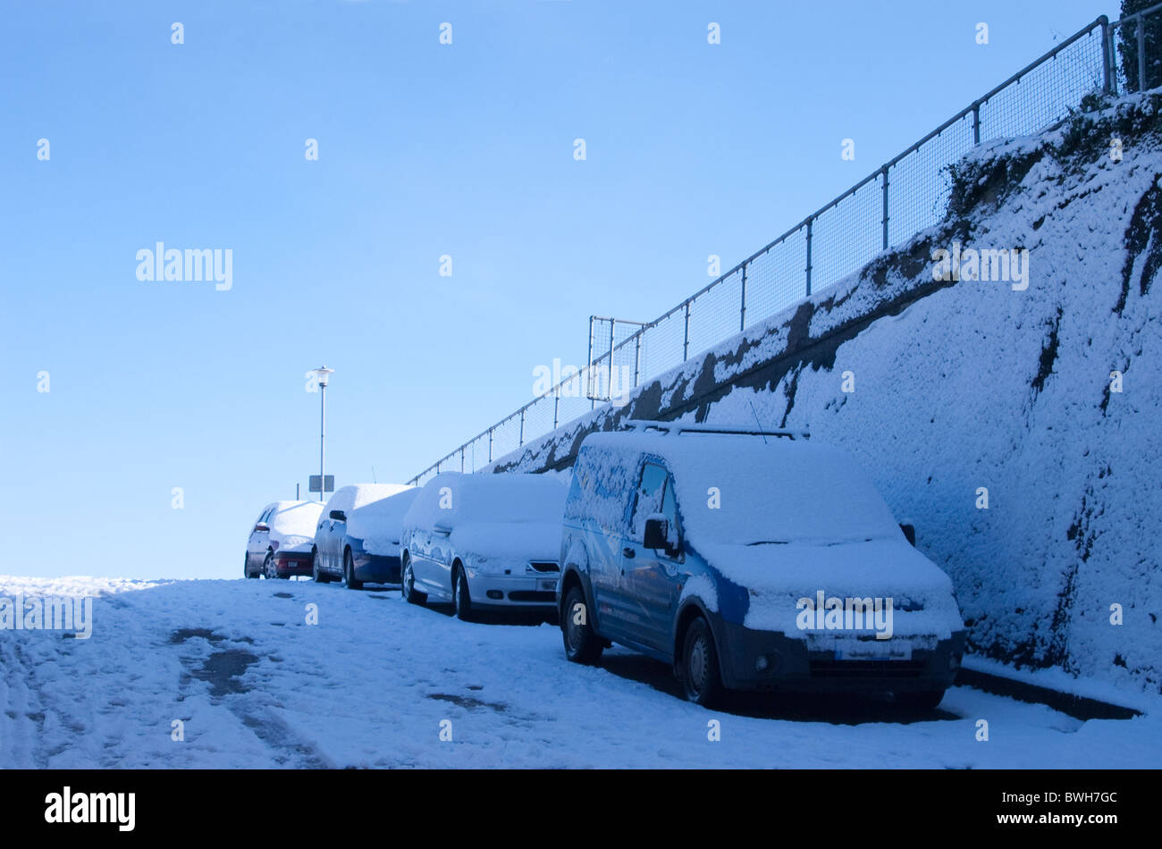 Sloping road hi-res stock photography and images - Alamy