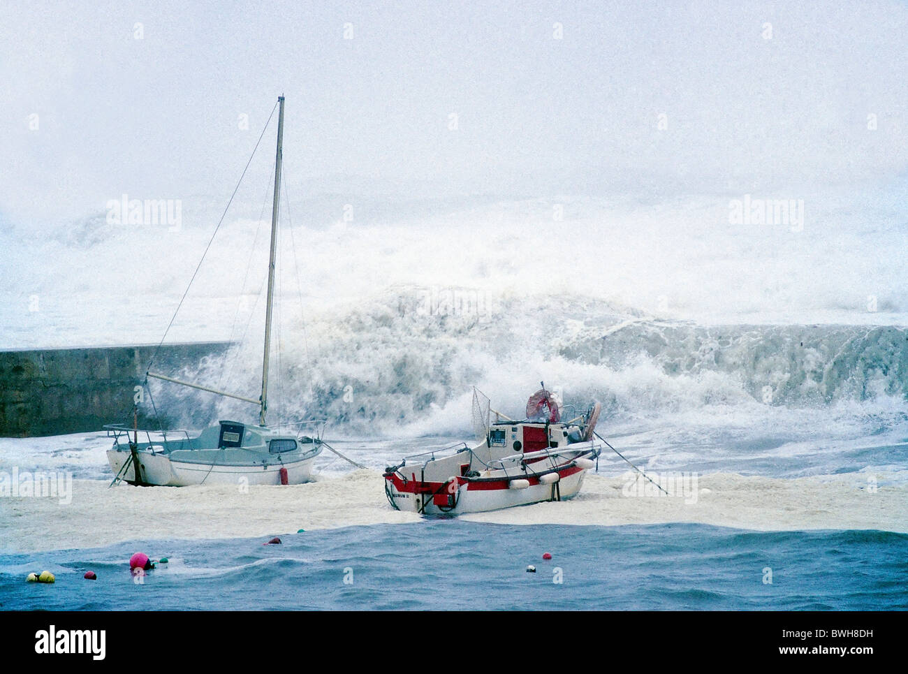 Waves crashing sea wall hi-res stock photography and images - Alamy