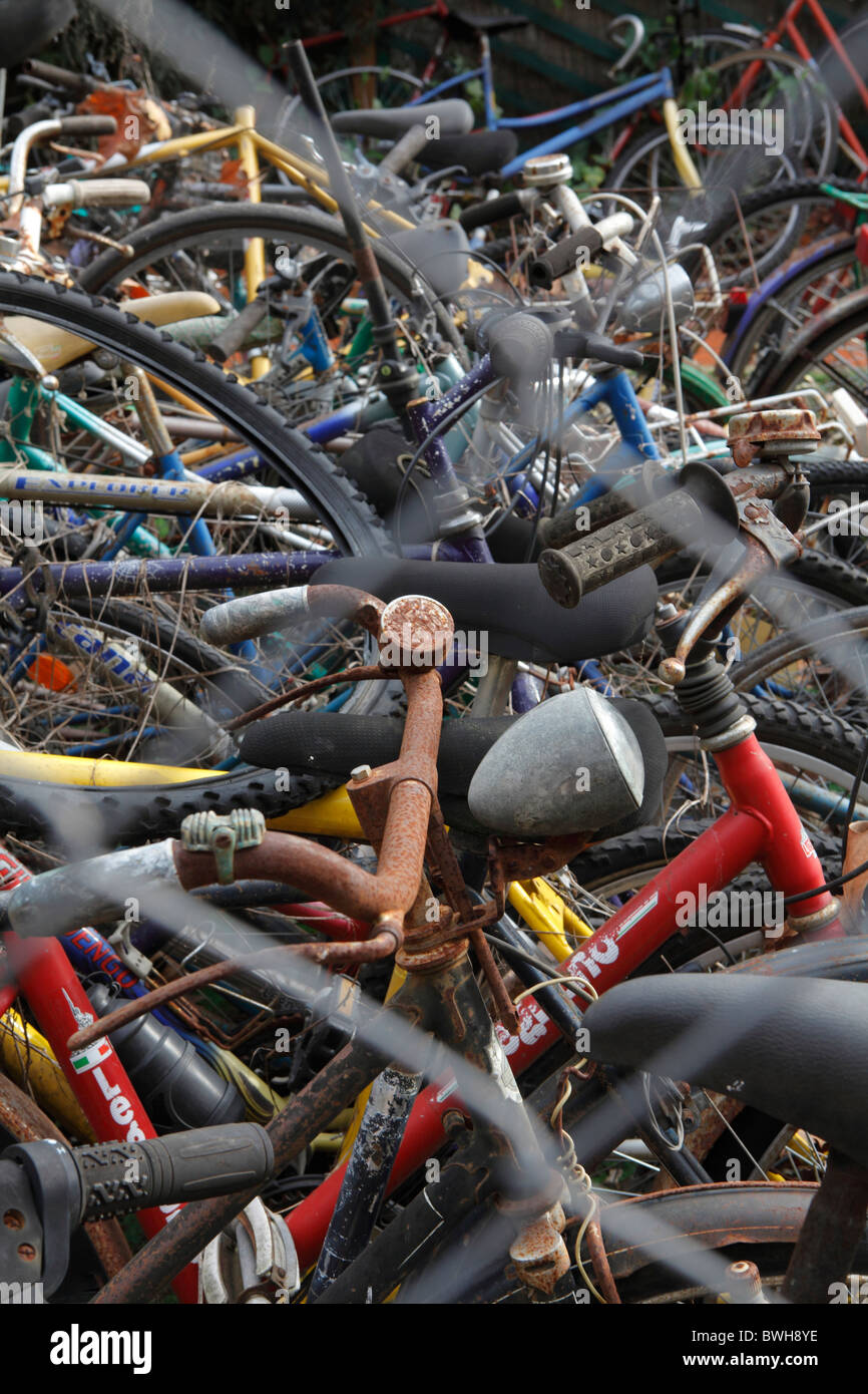 grouping of bicycles bikes Stock Photo - Alamy