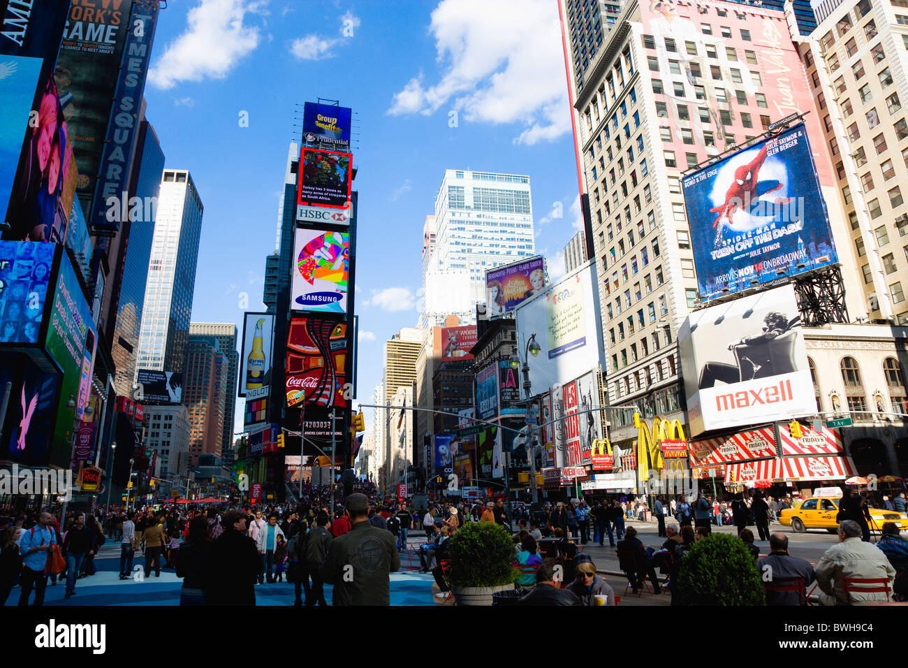 USA, New York, Manhattan, People walking in Times Square below ...