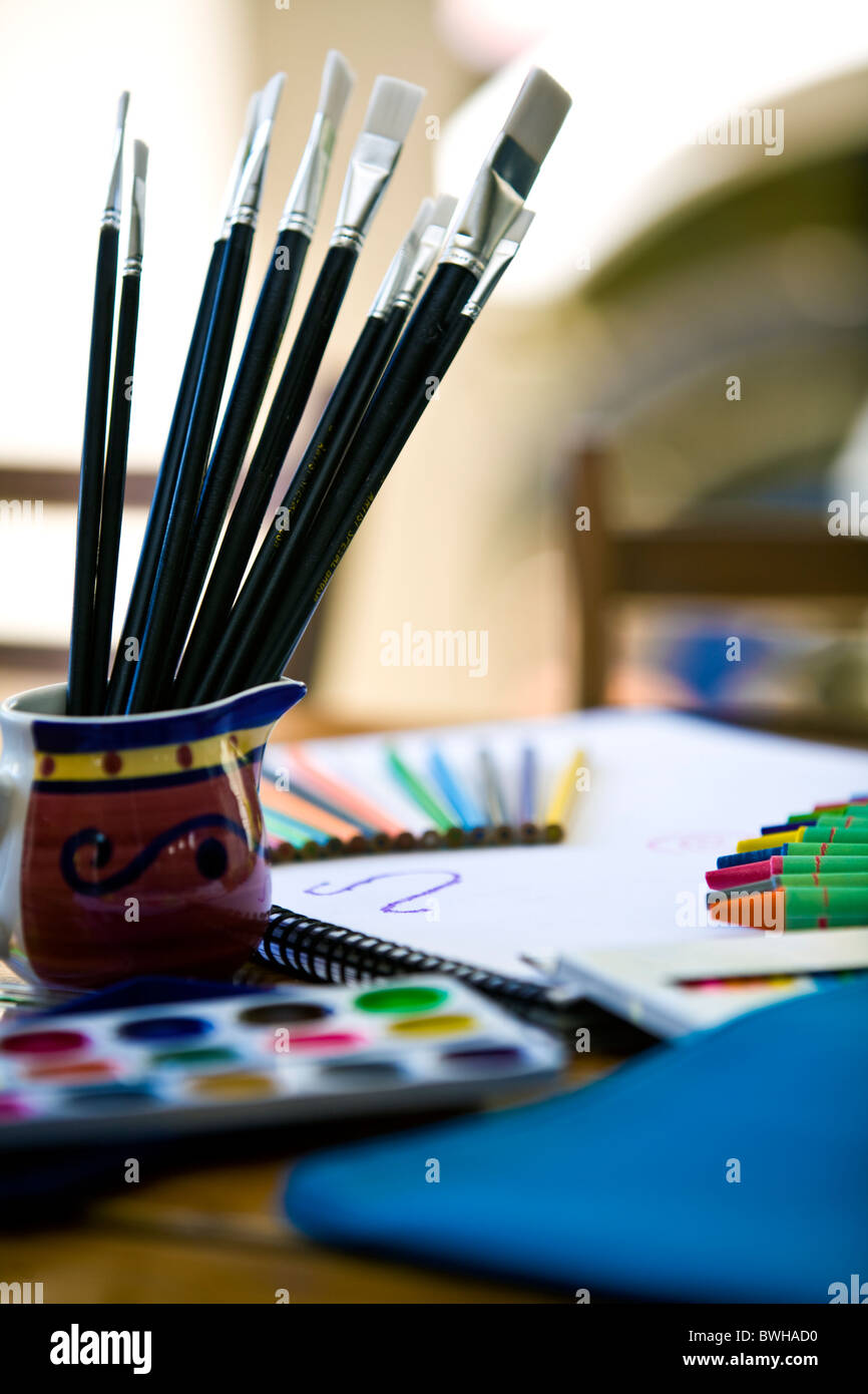 Brushes with paint hi-res stock photography and images - Alamy