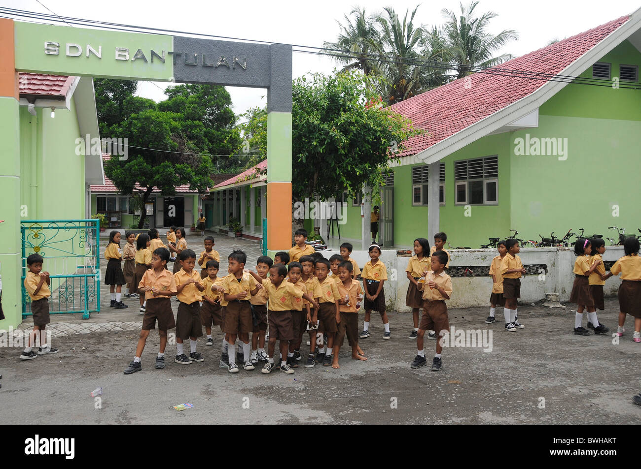 Pupils in school uniform during the break in front of the school in ...