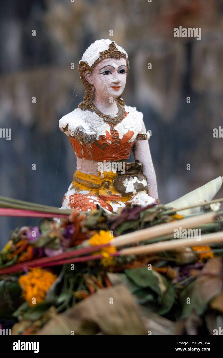 Statue broken arm hi-res stock photography and images - Alamy