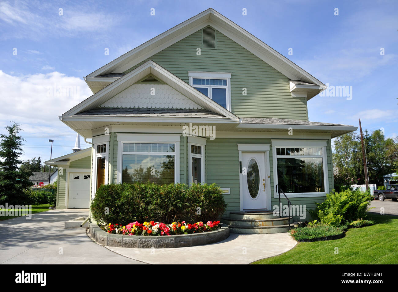 Suburban family house garage hi-res stock photography and images - Alamy