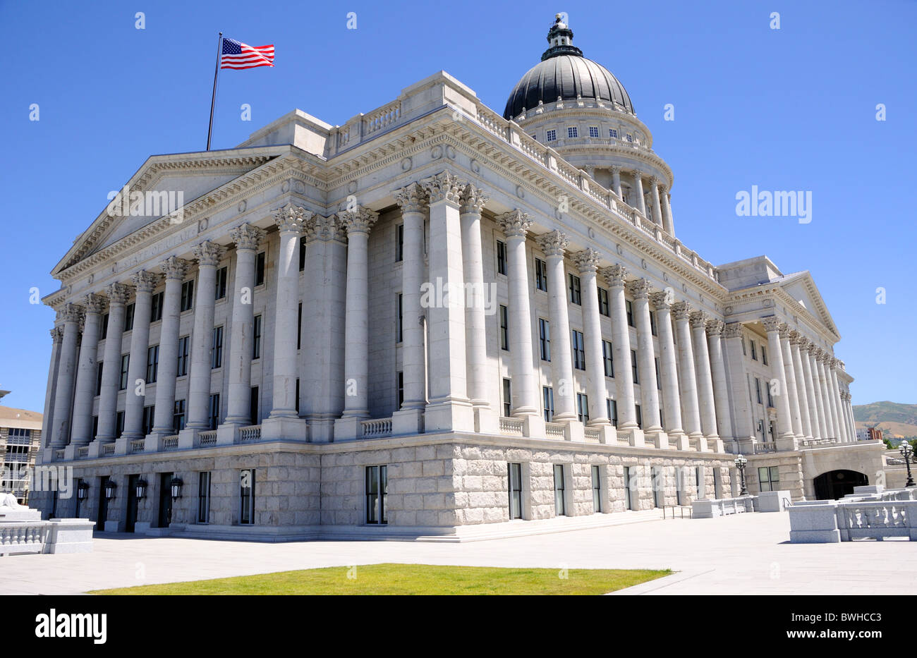 Building of the lake hi-res stock photography and images - Alamy