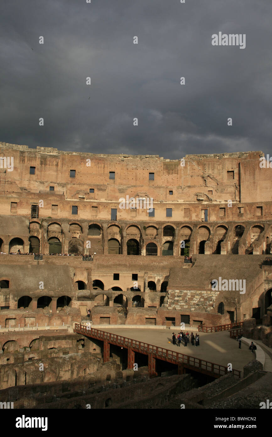 people in the colosseum amphitheatre wall facade, rome Stock Photo - Alamy