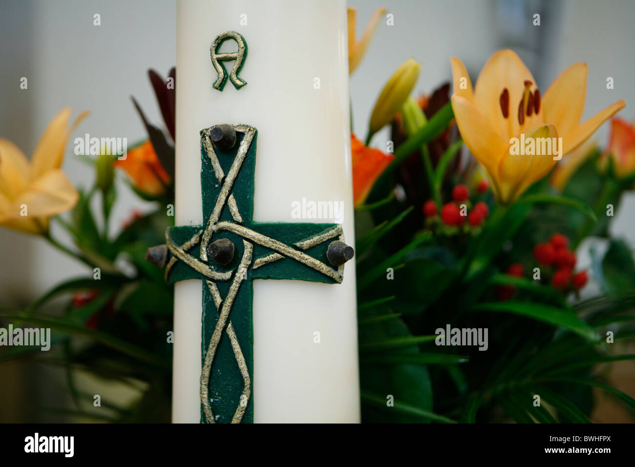 Candle cross hi-res stock photography and images - Alamy